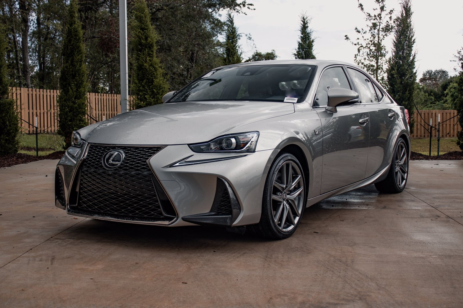 Aksesori Eksklusif, Stok Terbatas, Grill Lexus F-Sport Style