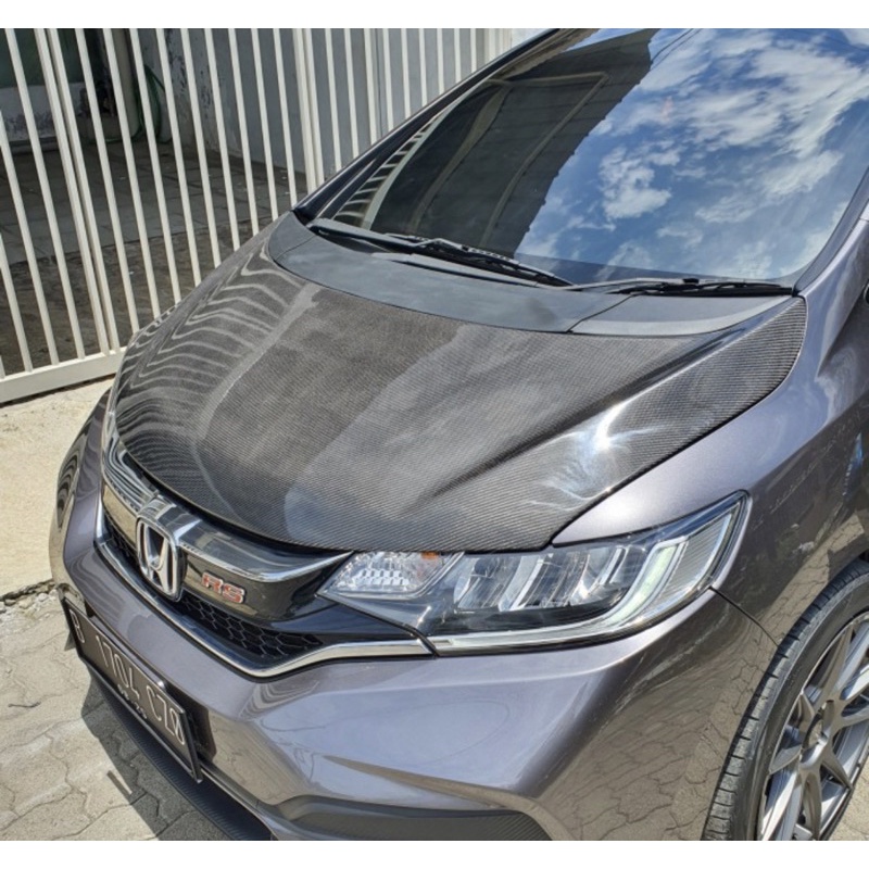 Modifikasi Racing Honda Jazz, Kilat Langsung Sporty Pakai Kap Mesin Carbon
